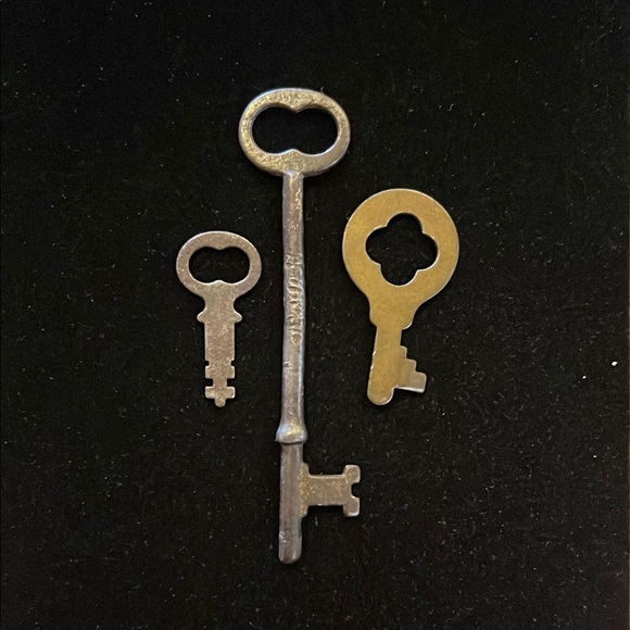 Jewelry | Vintage Skeleton Keys Set | Poshmark